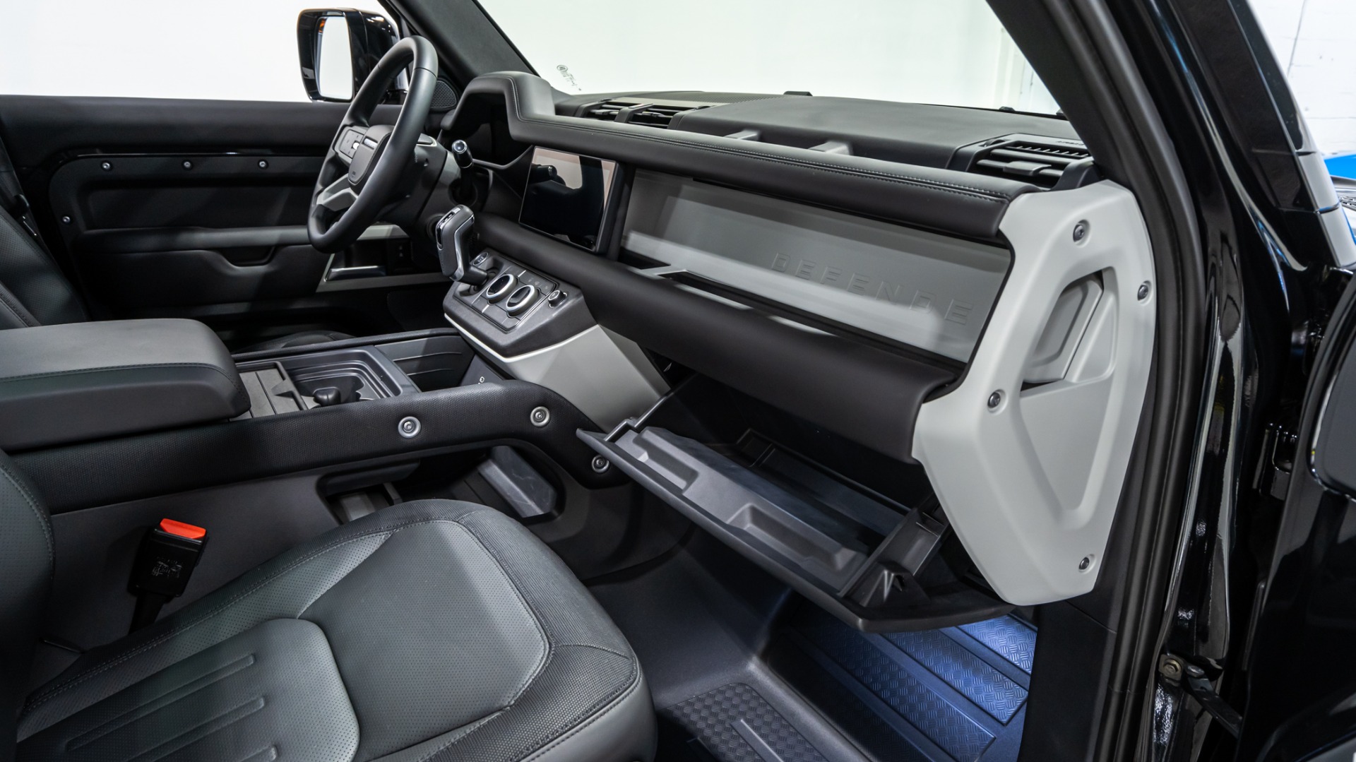Land Rover Defender 2022 Interior