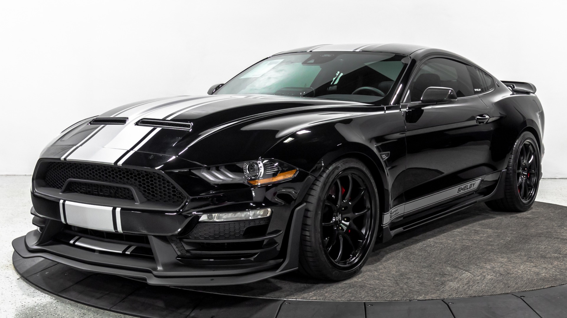 Mustang 2022 V6 Black