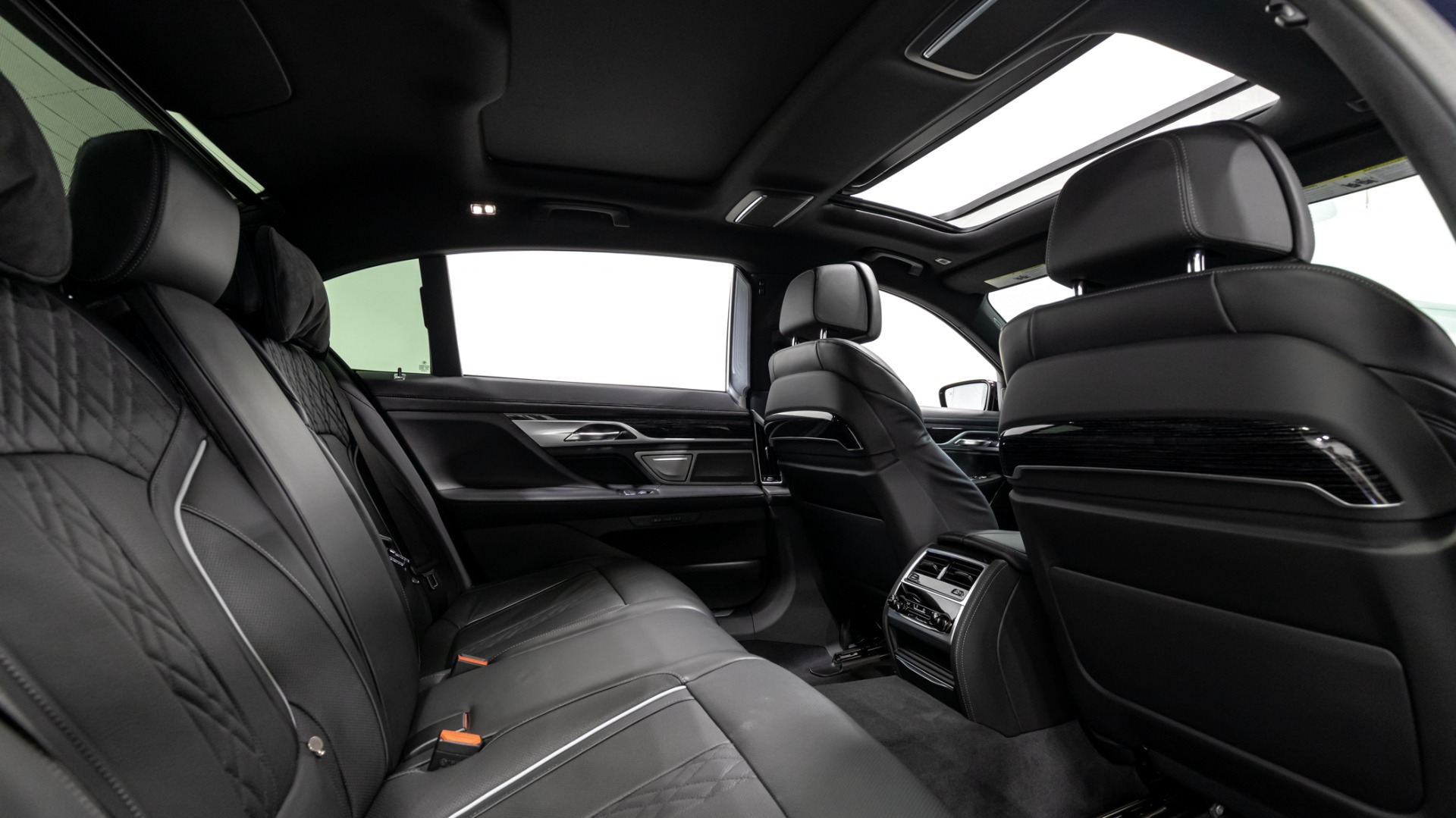 2022 Bmw 750li Interior