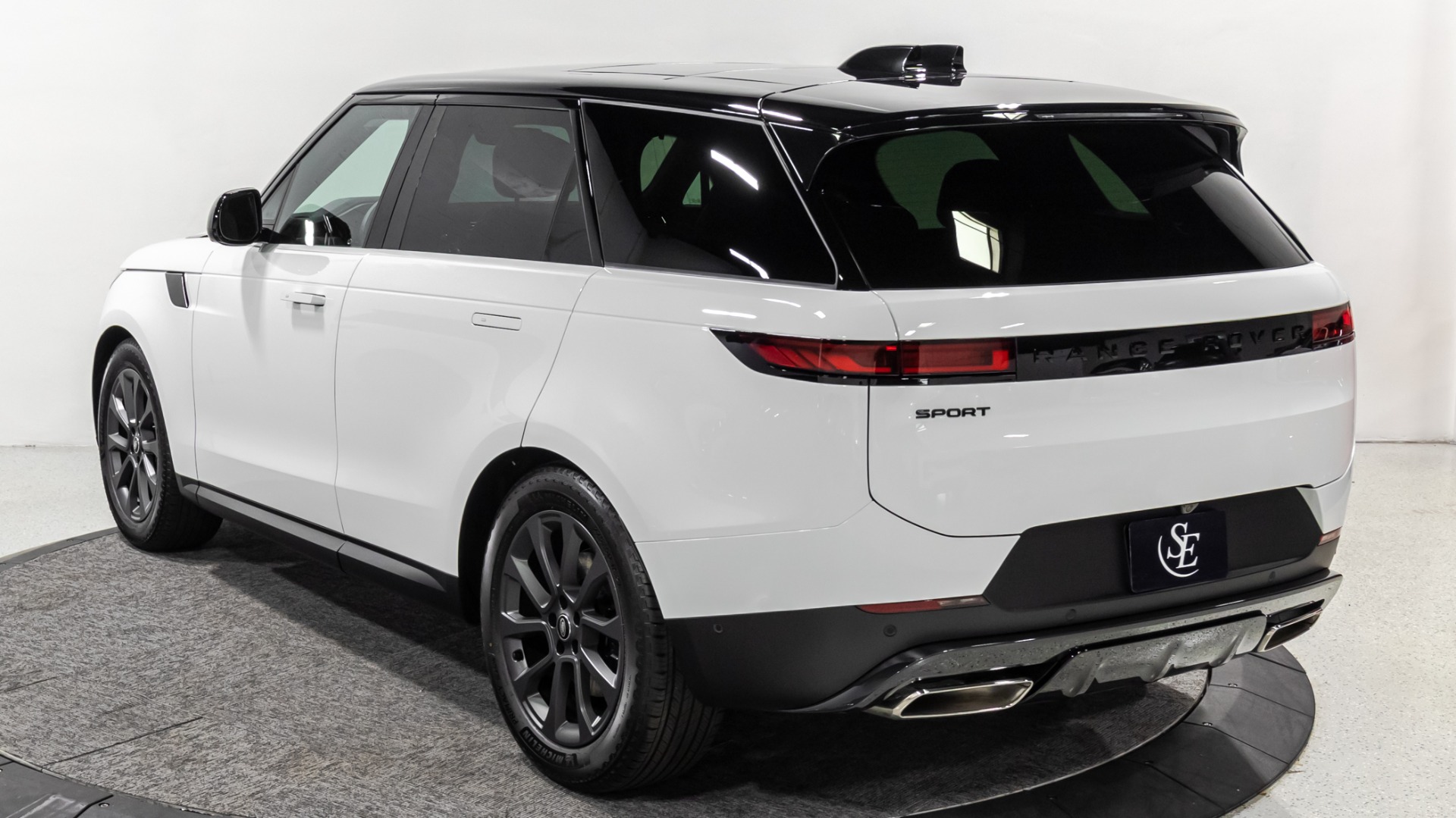 Range Rover Sport 2024 White With Black Rims